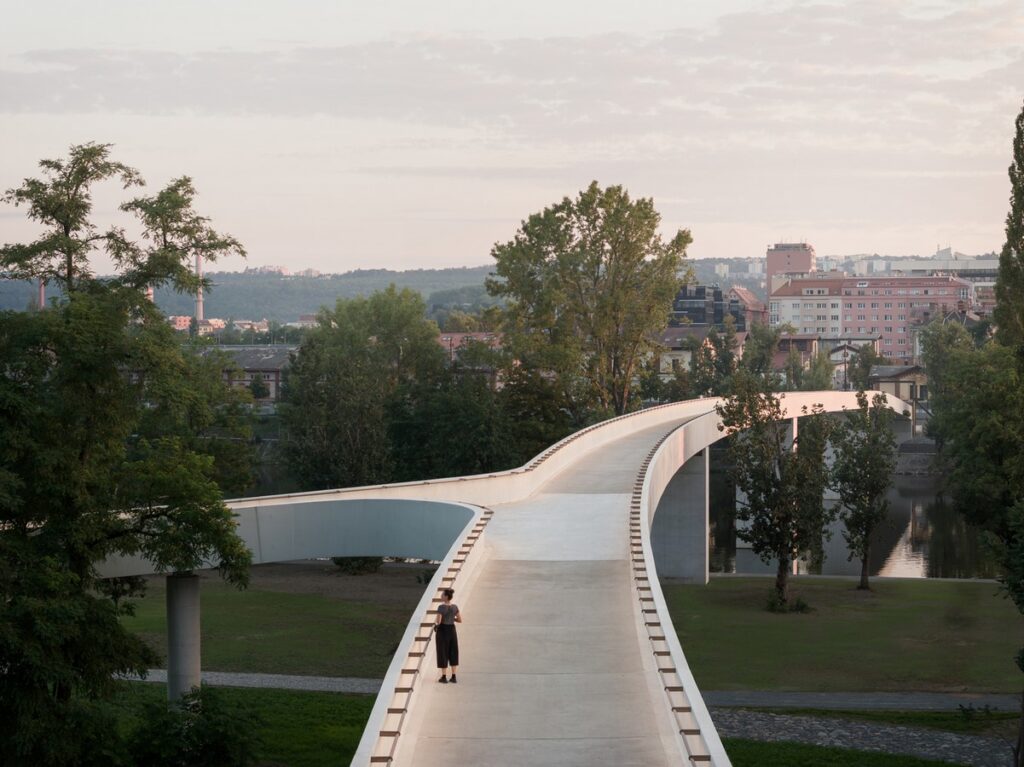 Engineering Elegance: The Štvanice Footbridge Project - Archsnaps